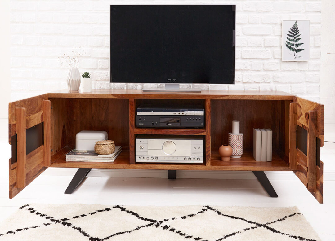 Meuble télé en bois massif et pieds en métal noir de salon