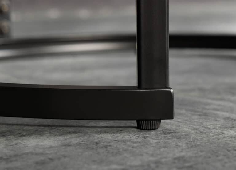 Tables de salon rondes en métal noir poudré et verre marbré