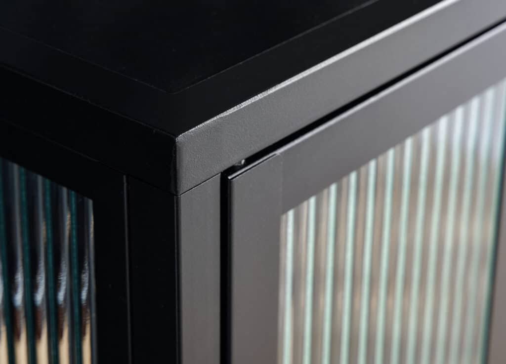 Commode ou vitrine moderne en métal noir et verre strié