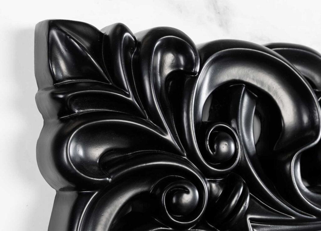 Grand miroir rectangulaire baroque en résine noir