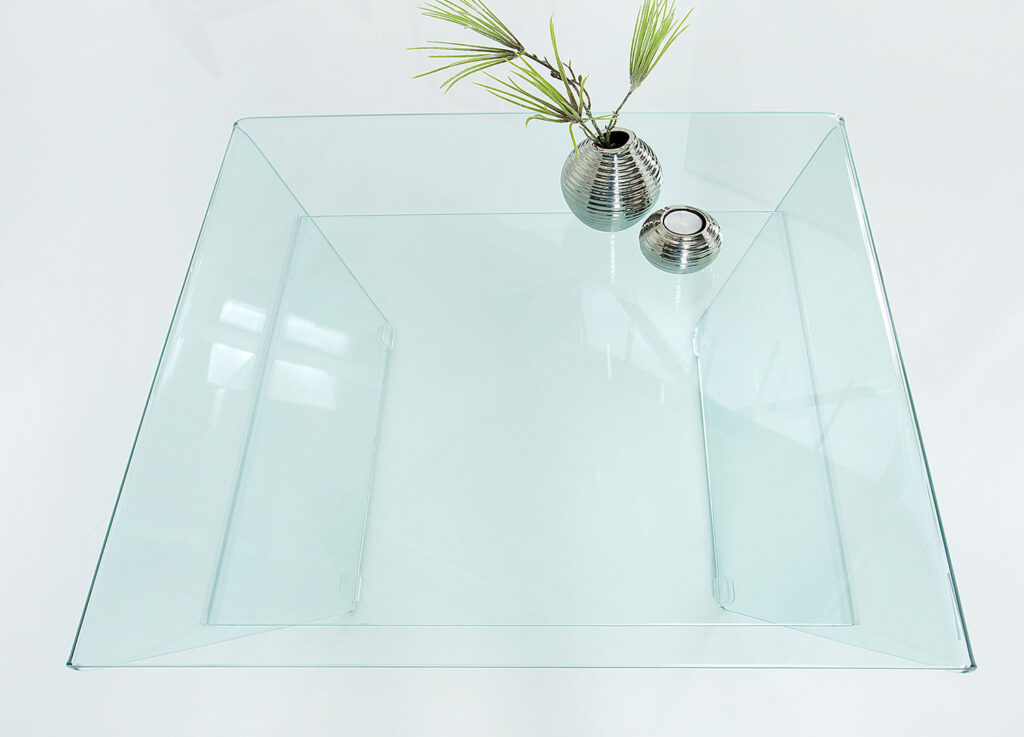 Table basse en verre sécurit transparent en forme de trapèze