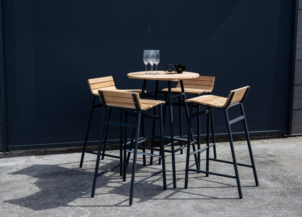 Meubles de bar pour le jardin en bois et métal noir industriel
