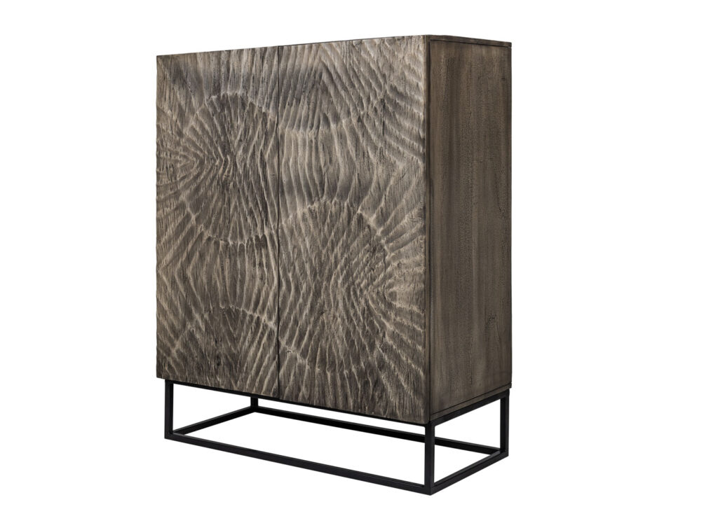 Buffet haut en bois d'acacia grisé et façades sculptées
