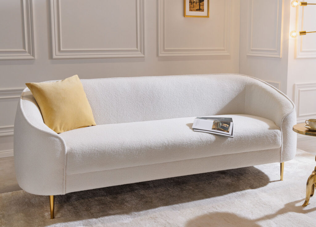 Canapé 3 places en tissu bouclé blanc pieds dorés moderne