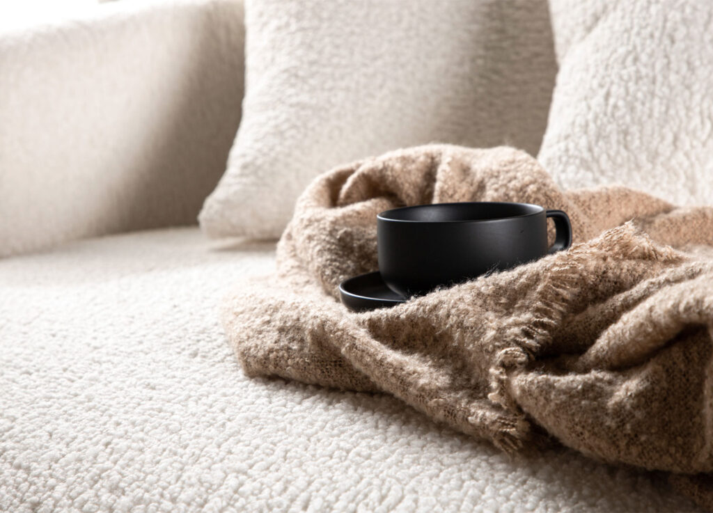 Canapé 2 places rond tendance en tissu bouclé blanc