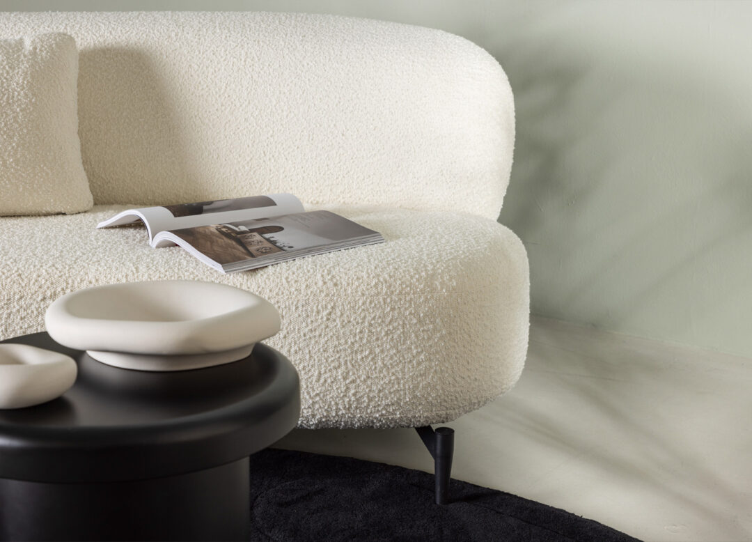 Canapé 3 places en tissu bouclé blanc forme haricot